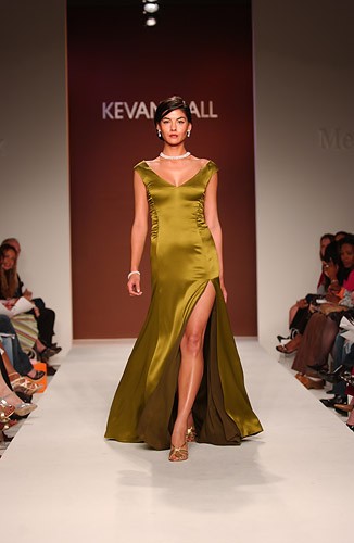 Kevin Hall March 2005 LA Fashion Show Review by Apparel Search
